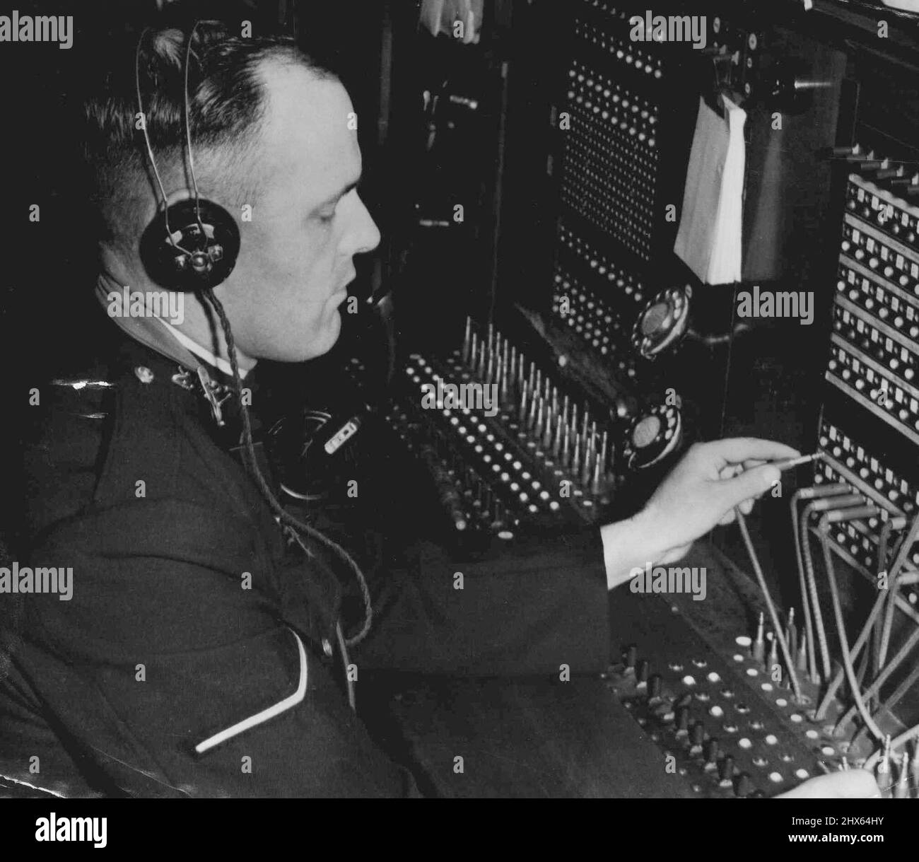 Vintage black and white telephone 1940 hi-res stock photography and ...