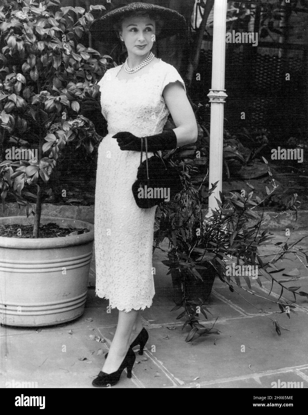 Googie Withers. December 13, 1955 Stock Photo - Alamy