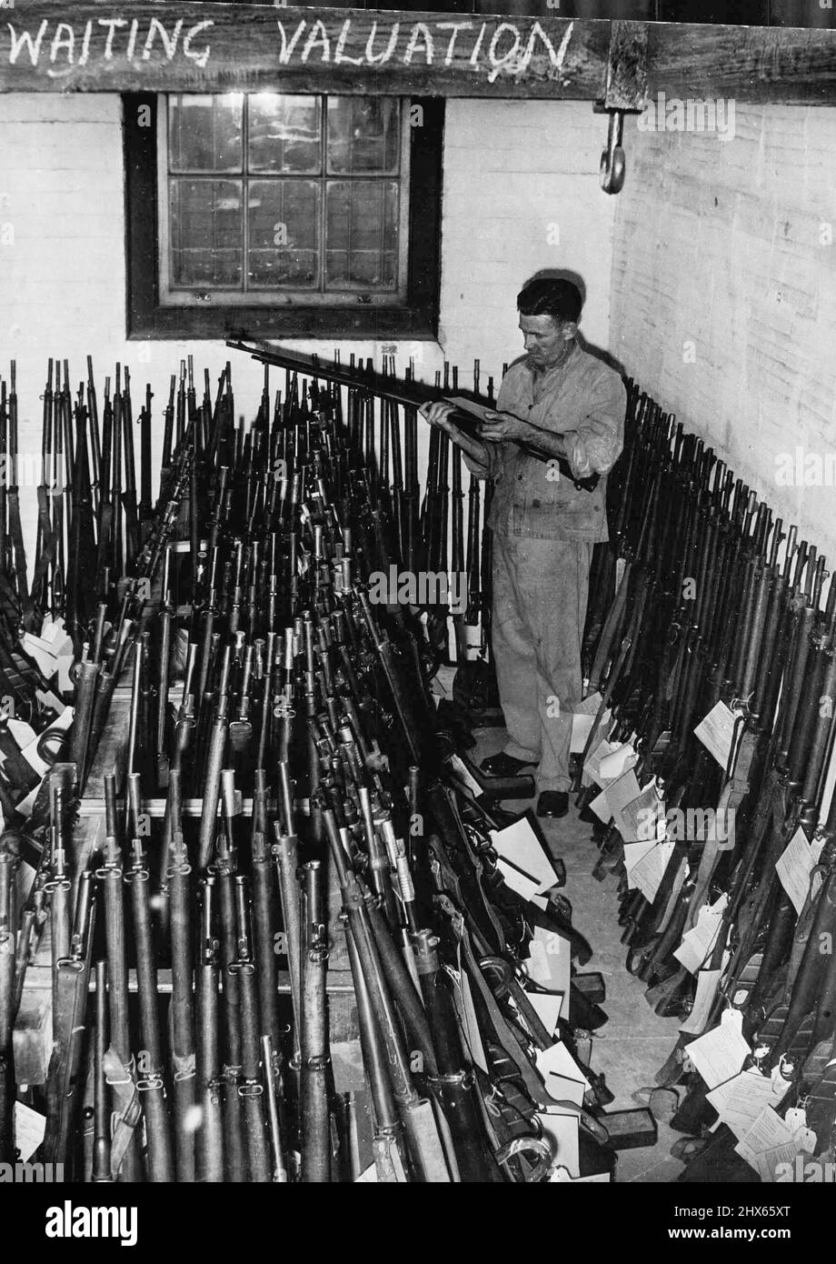 1000.303 rifles being valued at the Victoria Barracks. December 24 ...