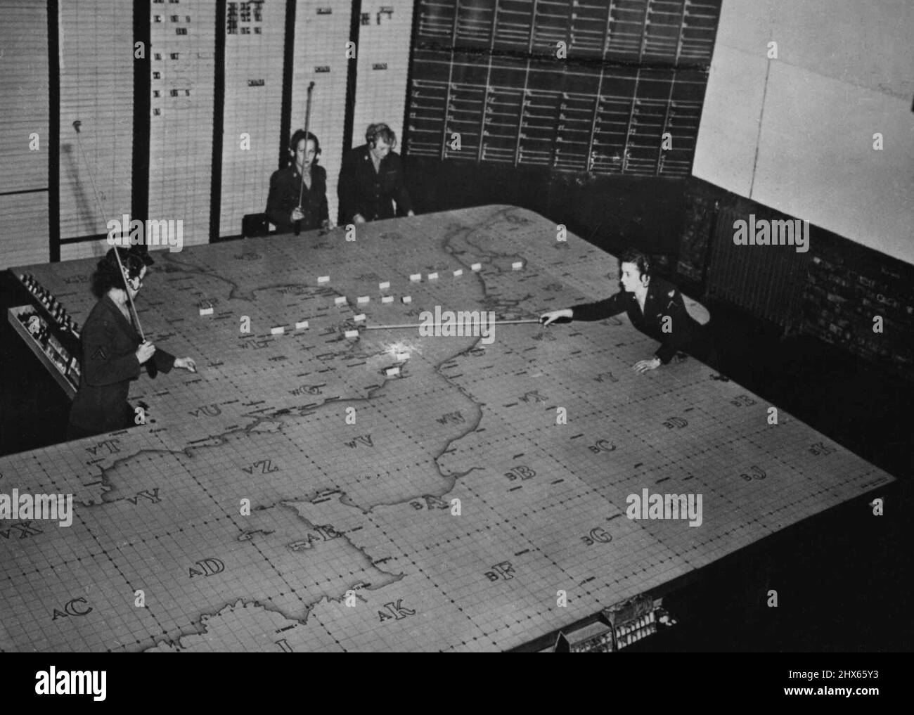 U.S. ***** American Pictures Planes -- Members of the U.S. Women's Army ...