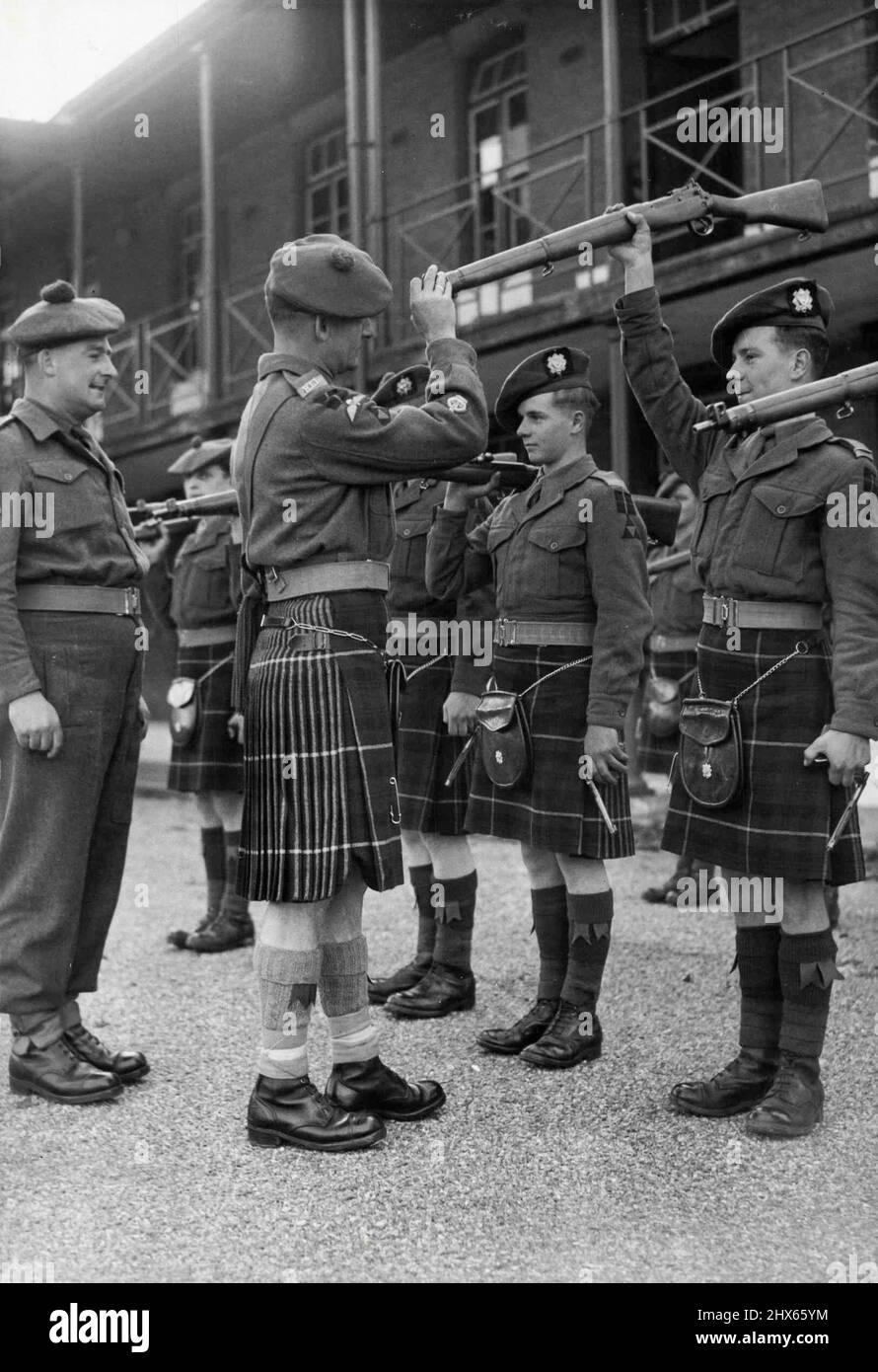The H.L.I. And The Devonshires Prepare To D/HA Fly To The Middle East ...