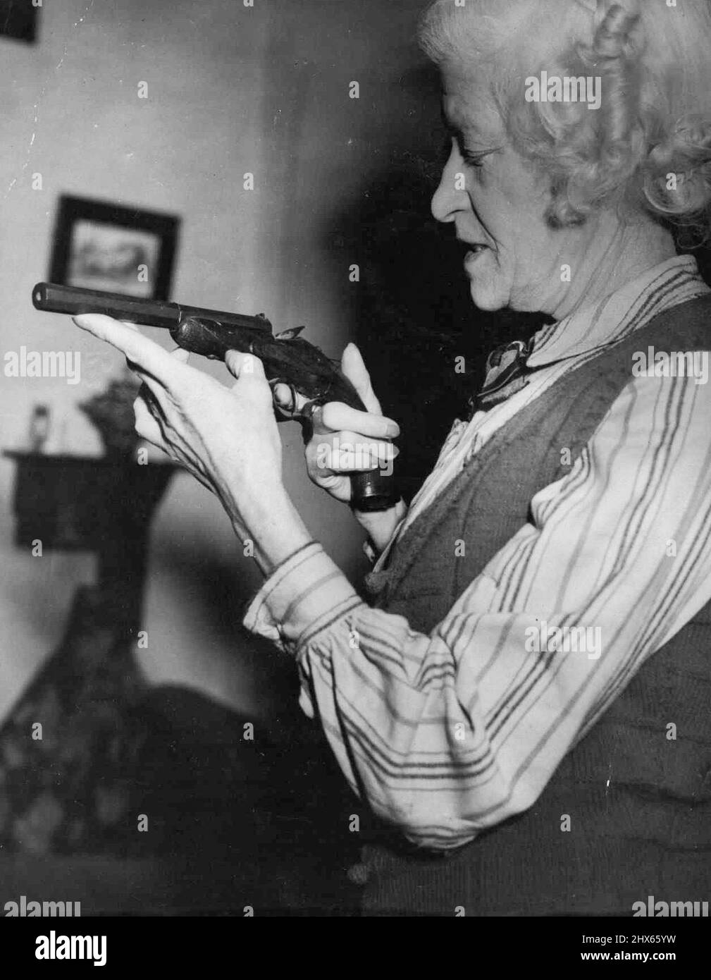 Obsolete Model -- Mrs. M. G. Robertson, of Hawthorn, examining a King ...