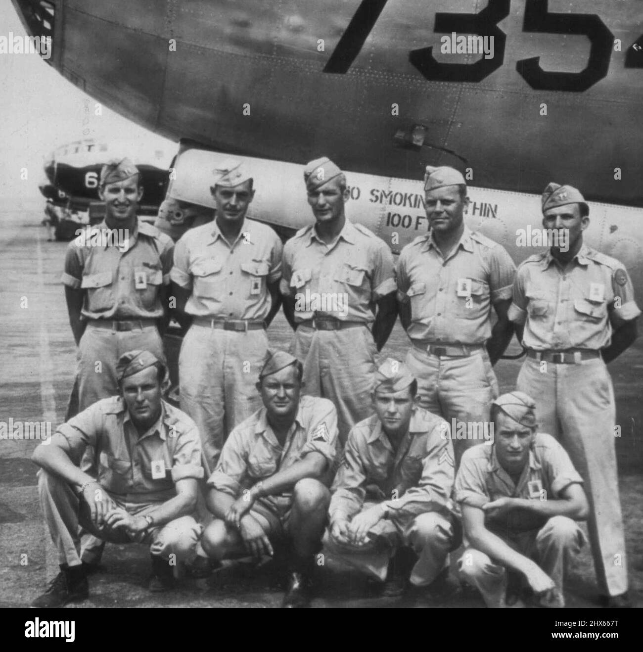 B 29 crew hi-res stock photography and images - Alamy