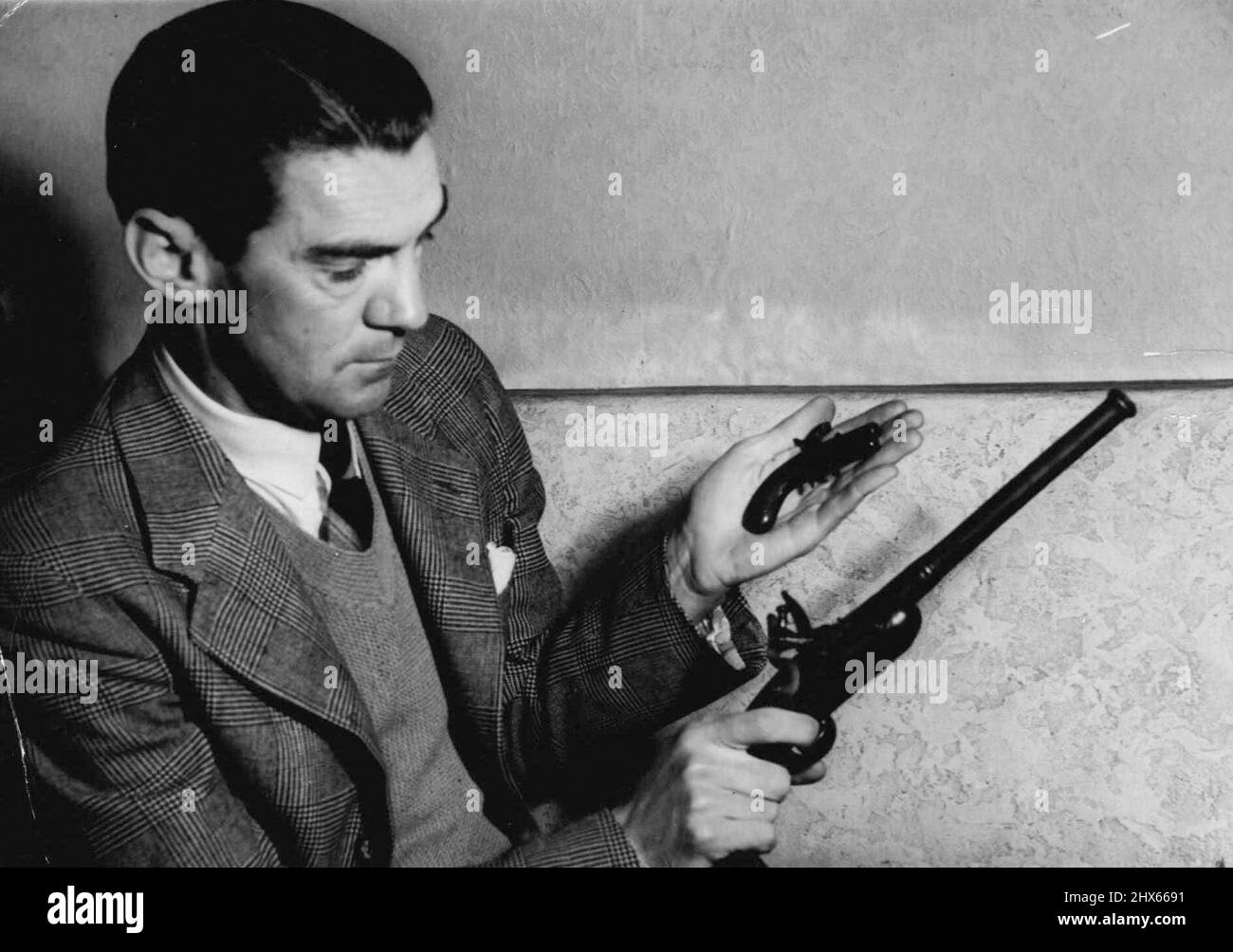 Weapons - Revolvers & Pistols - Weapons.. Misc. September 3, 1945 Stock ...