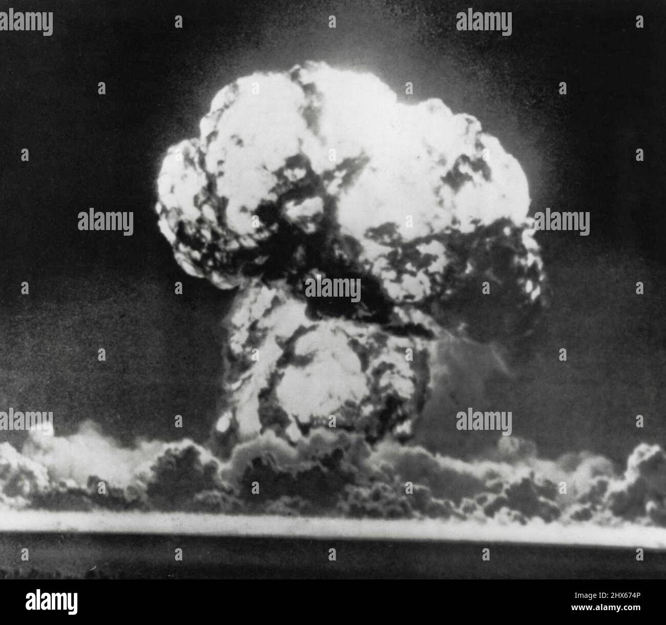 1950s nuclear bombs detonated testing hi-res stock photography and ...