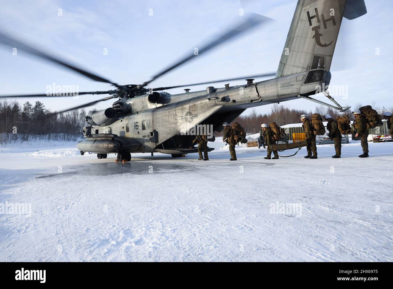 U.S. Marines with 2nd Low Altitude Air Defense Battalion, 2d Marine ...