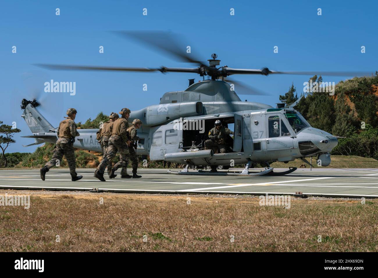 U.S. Marines with 3d Reconnaissance Battalion, 3d Marine Division ...
