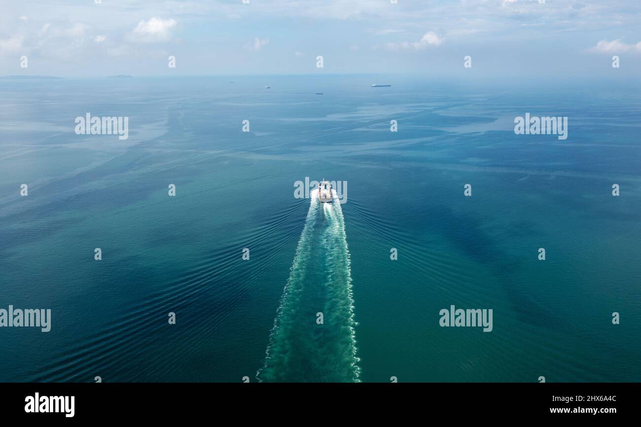 container cargo ship vessel running in the ocean Stock Photo - Alamy