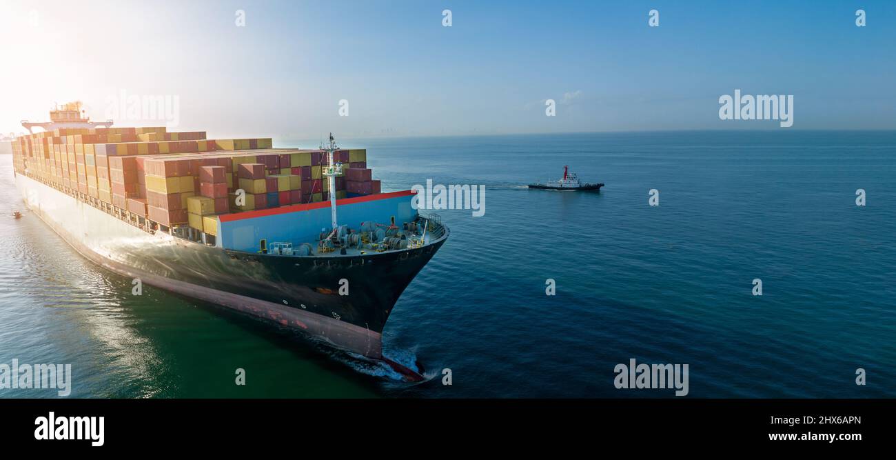 Container ship side view hi-res stock photography and images - Alamy