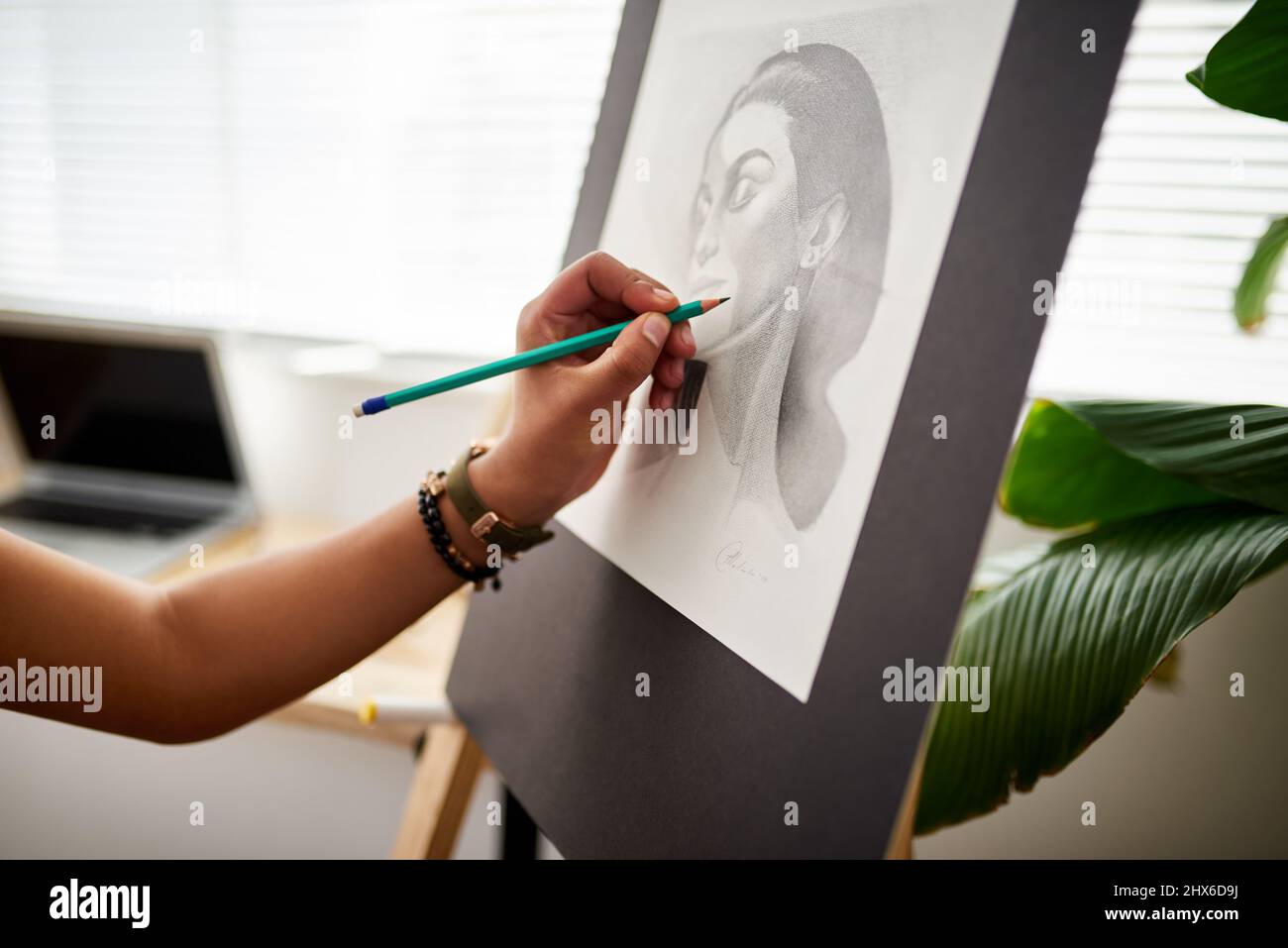 Pencil drawing of black women hi-res stock photography and images - Alamy