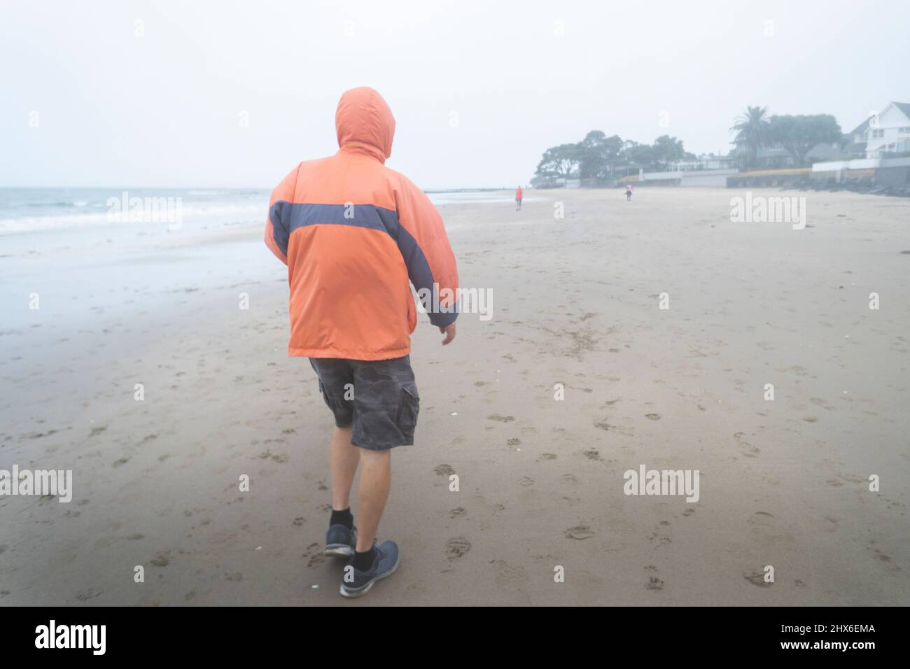 People walking in the rain hi-res stock photography and images - Alamy