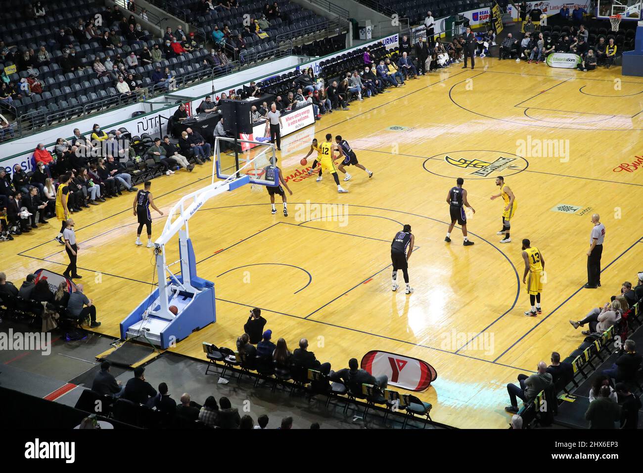 London lightning basketball hi-res stock photography and images - Alamy