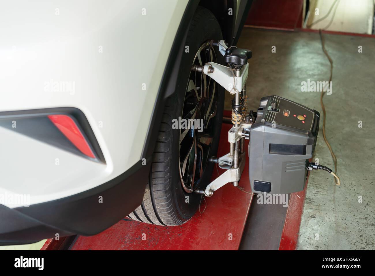 Car wheel alignment hi-res stock photography and images - Alamy