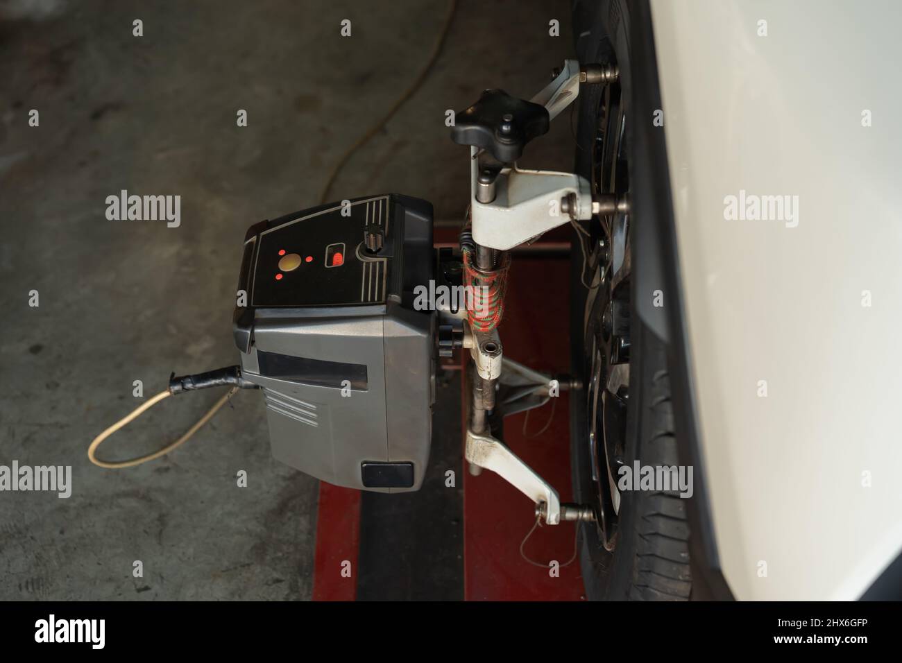 Car wheel alignment hi-res stock photography and images - Alamy