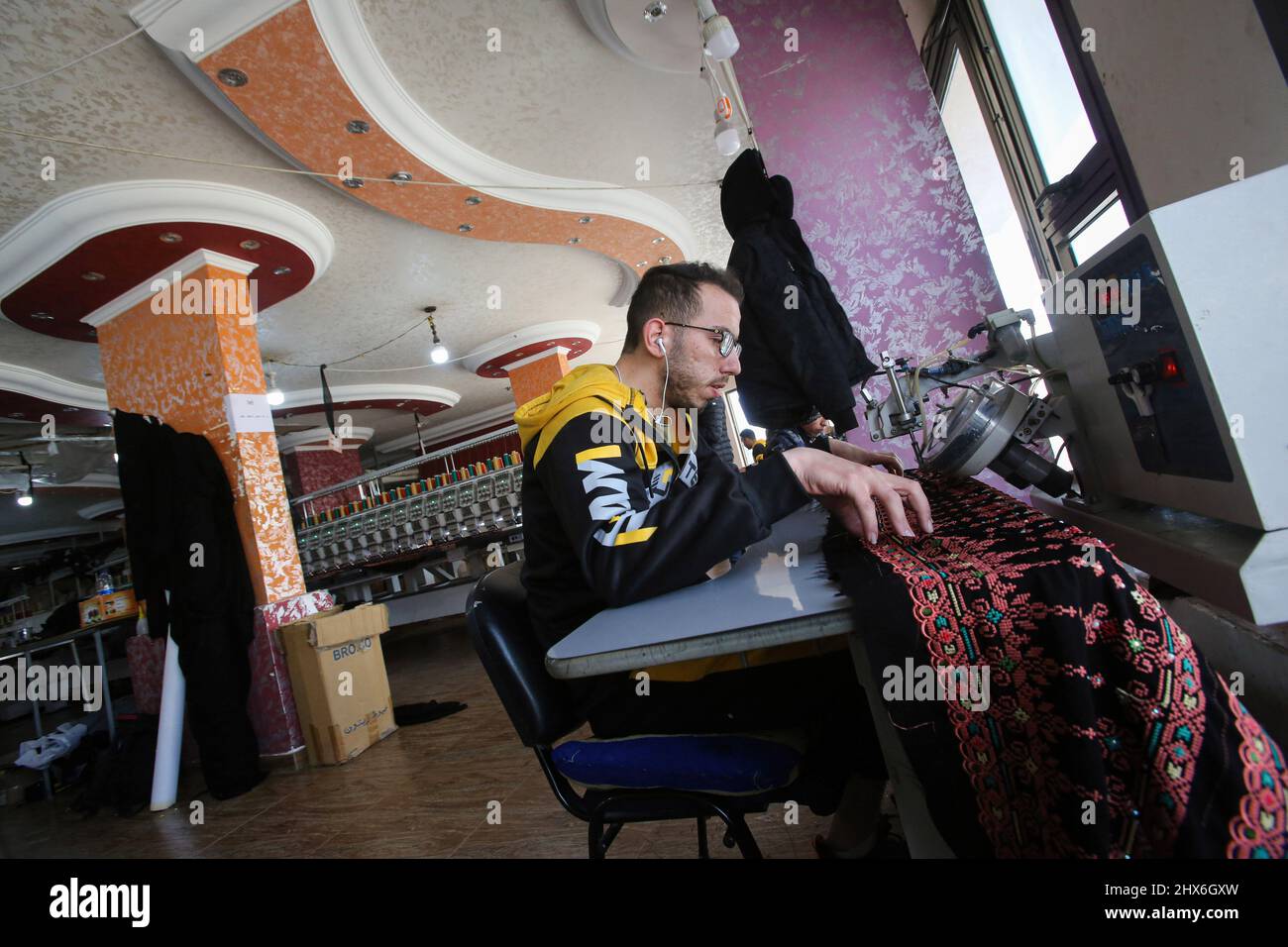 Palestinian embroidery hi-res stock photography and images - Alamy