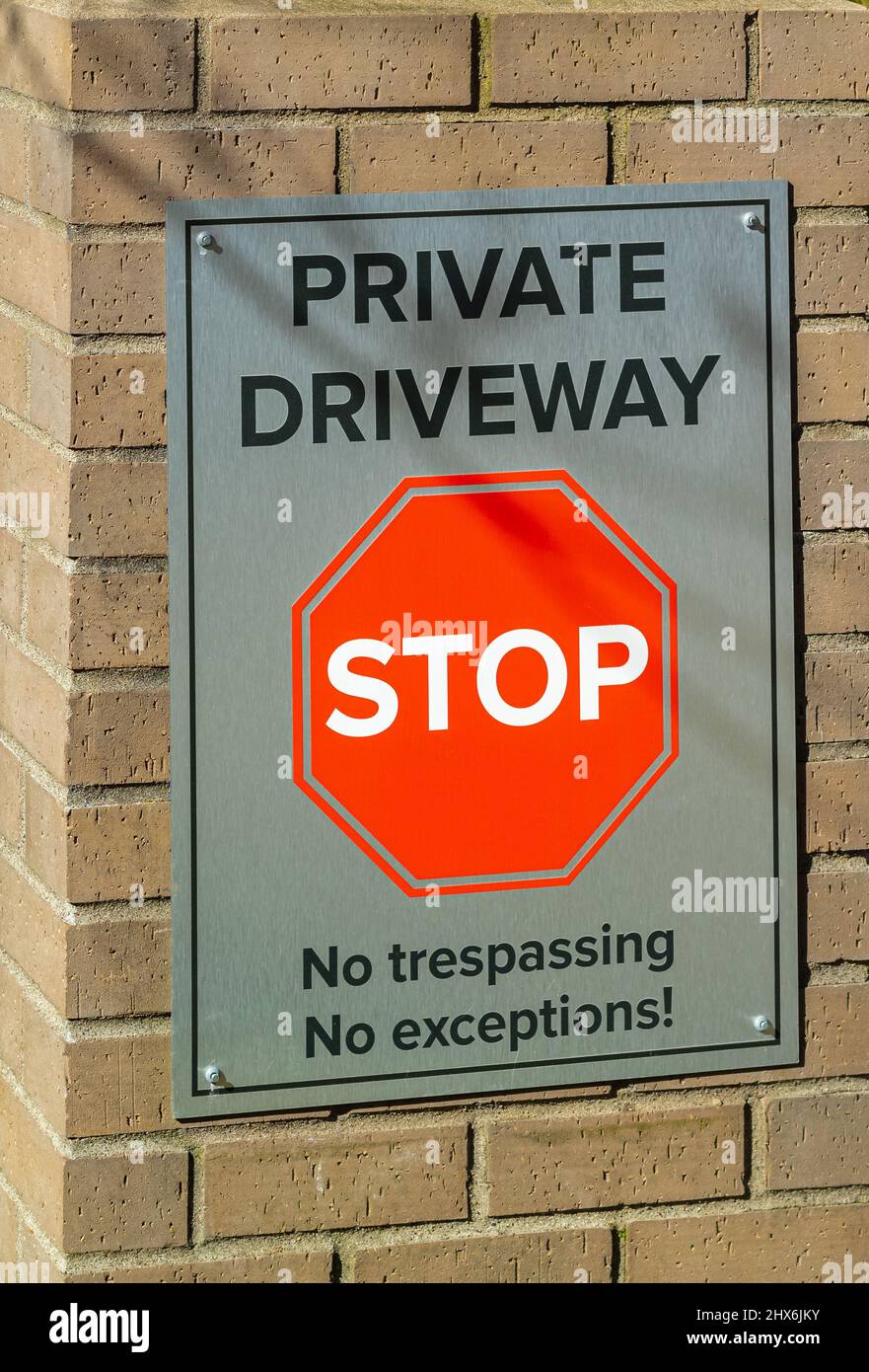 No entry private road sign hi-res stock photography and images - Alamy