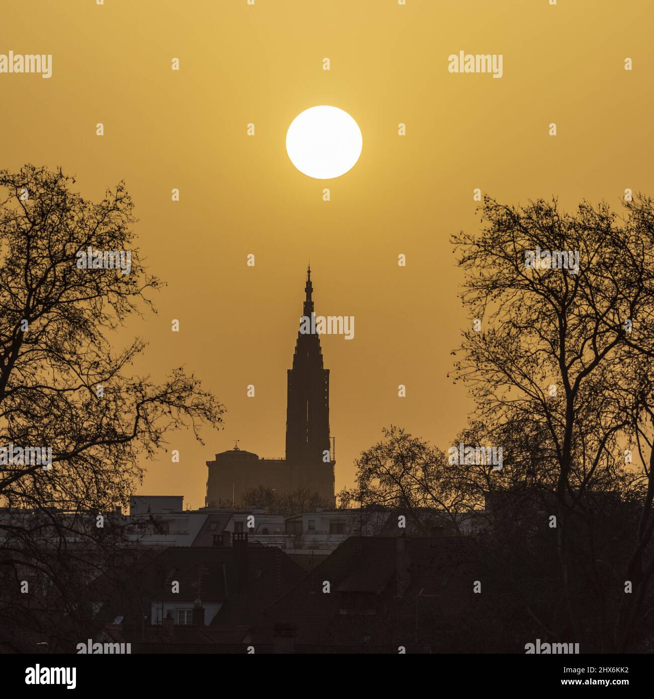 FRANCE, Alsace, Bas-Rhin (67), Strasbourg, Sunset behind Strasbourg ...