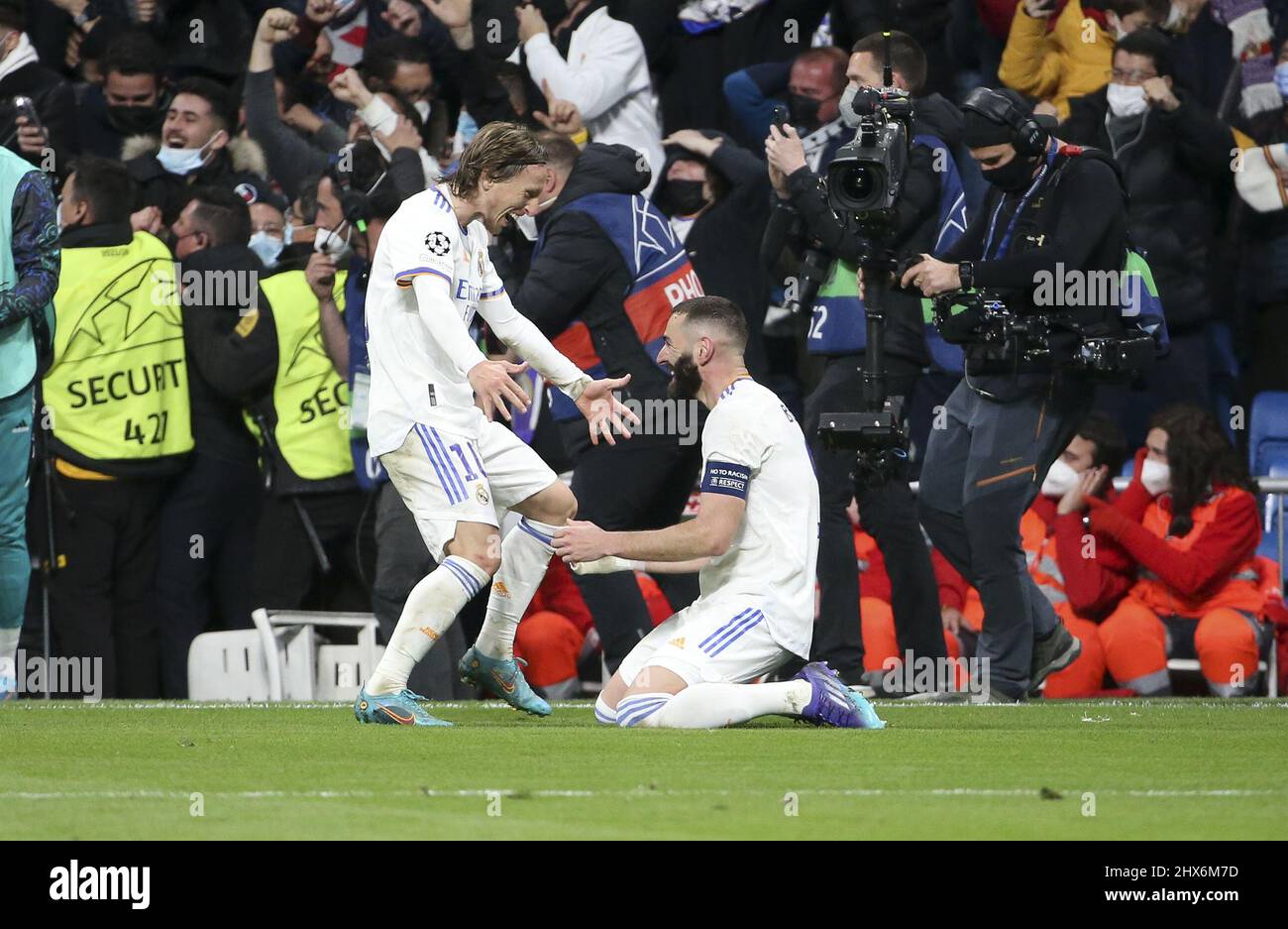 Karim Benzema of Real Madrid celebrates his goal with Luka Modric (left ...