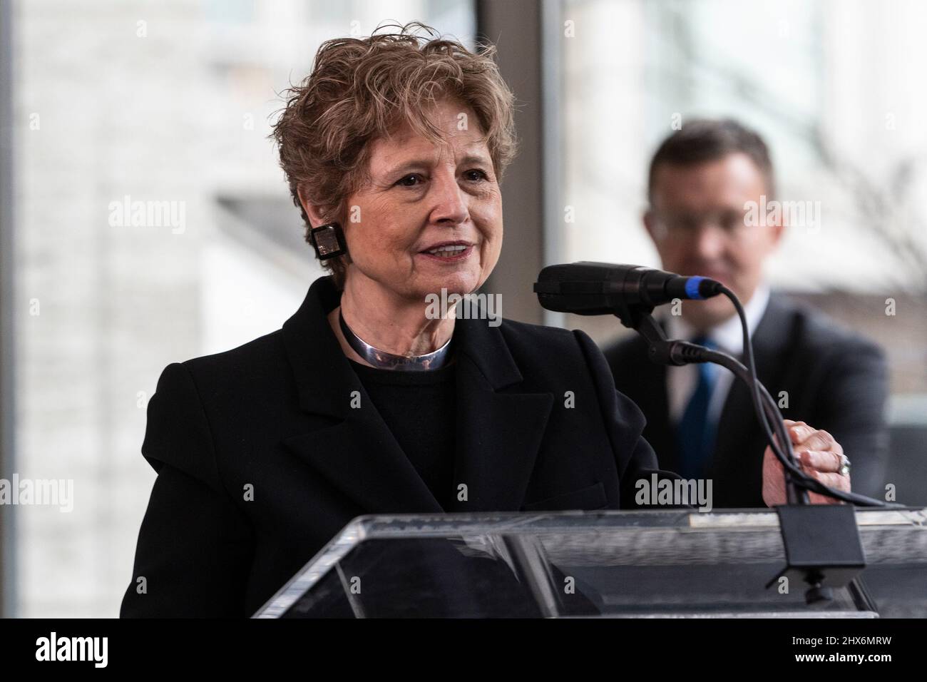New york philharmonic construction hi-res stock photography and images ...