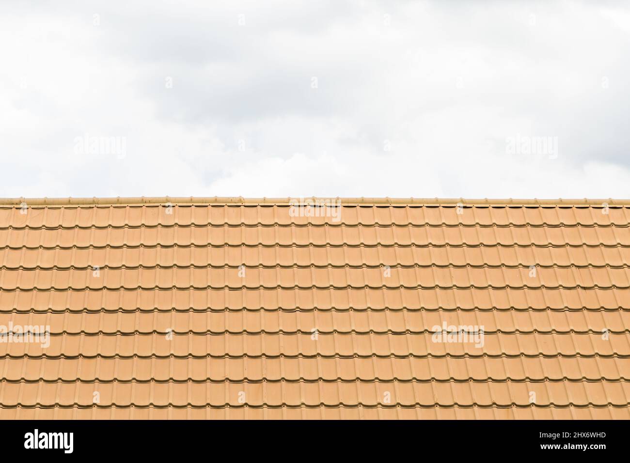 Tiles roof pattern architecture background Stock Photo - Alamy