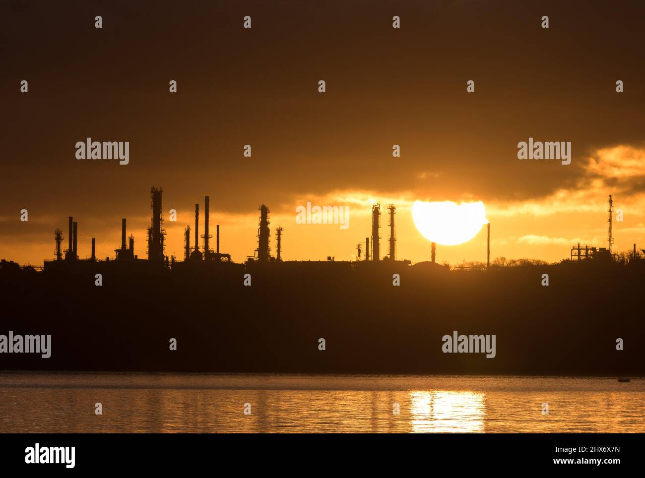 Crude oil refinery distillation tower hi-res stock photography and ...