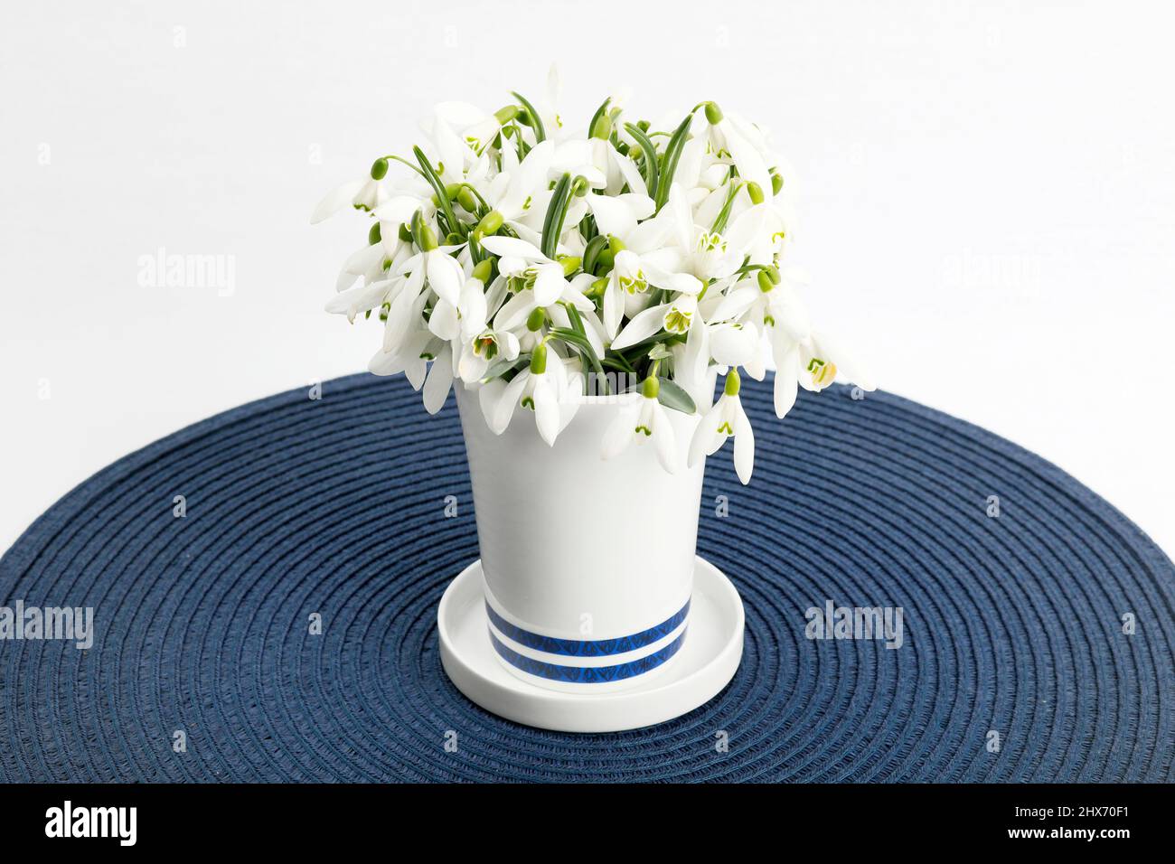 Bushel of flowers hi-res stock photography and images - Alamy