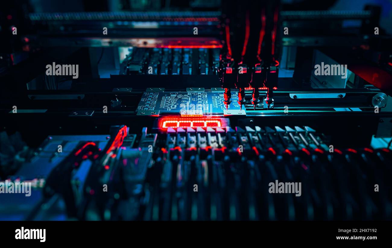 Automatic production Computer Chips by SMT Pick and Place machine ...