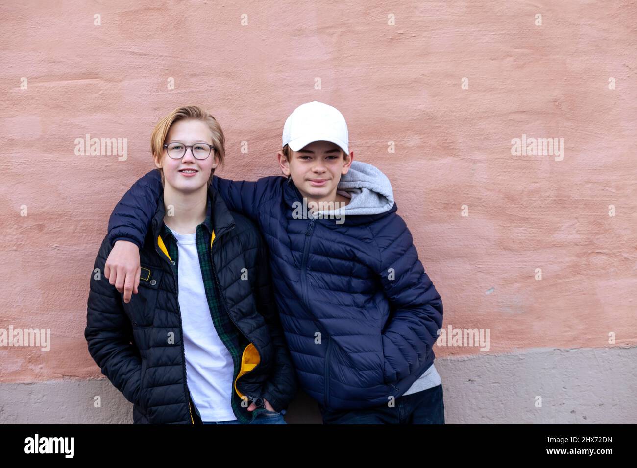 Portrait of smiling teenage boy friends Stock Photo - Alamy