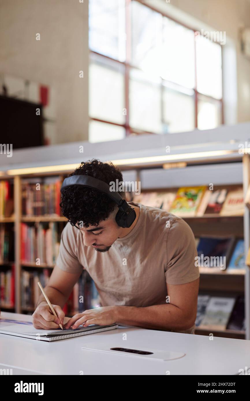 Children school library working hi-res stock photography and images - Alamy