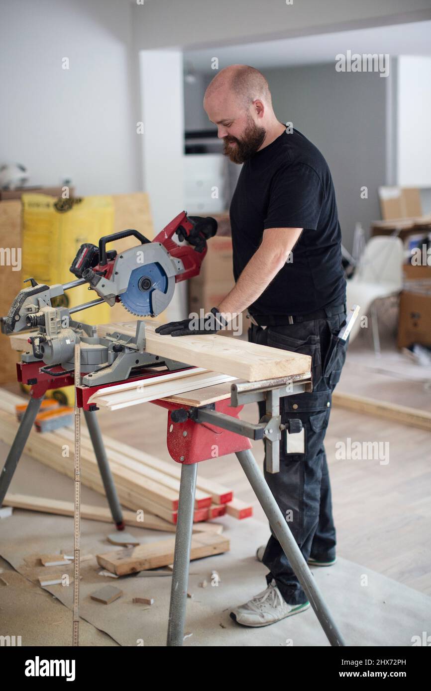 Man working electric tools hi-res stock photography and images - Alamy