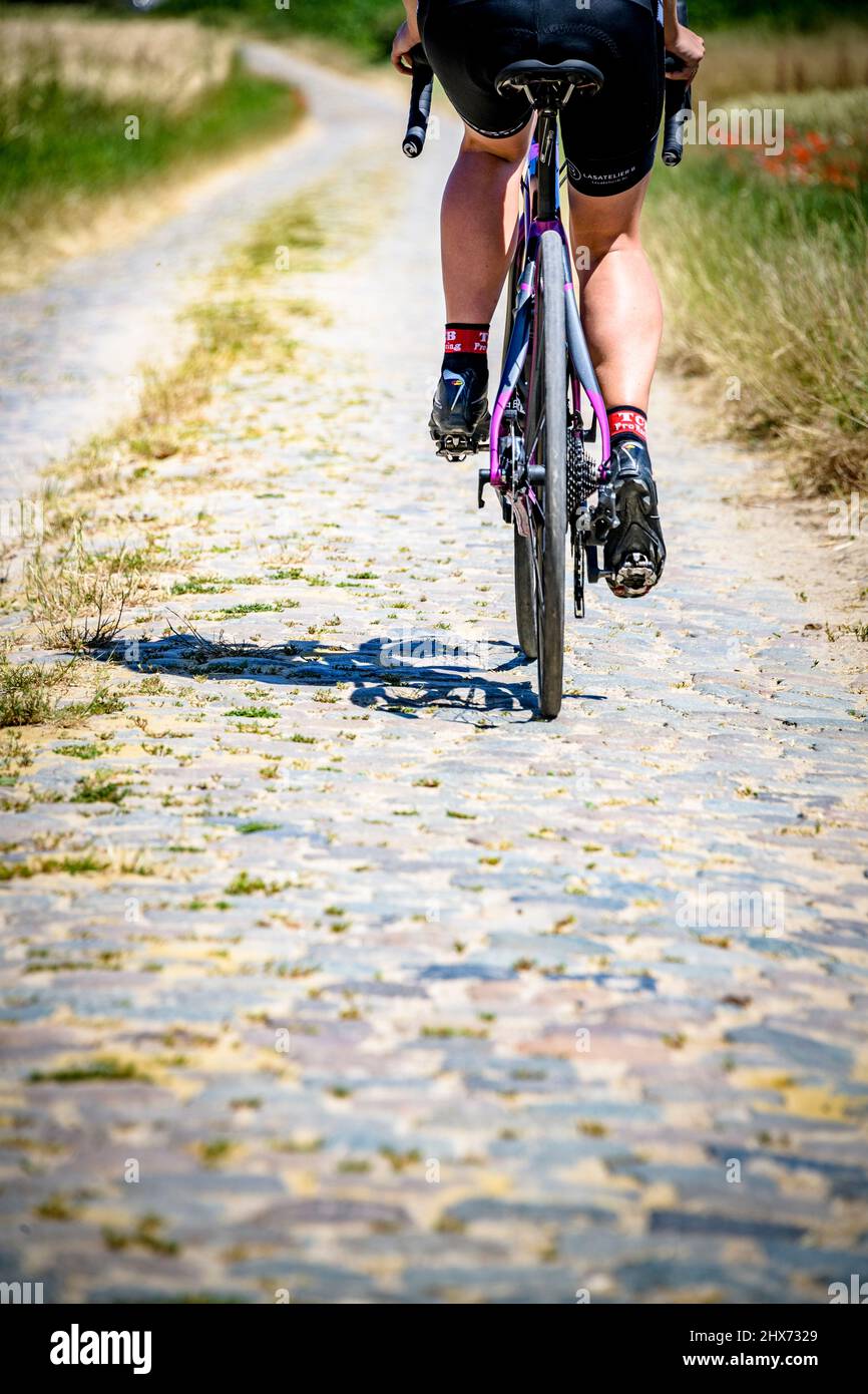 Cobblestone trail hi-res stock photography and images - Alamy