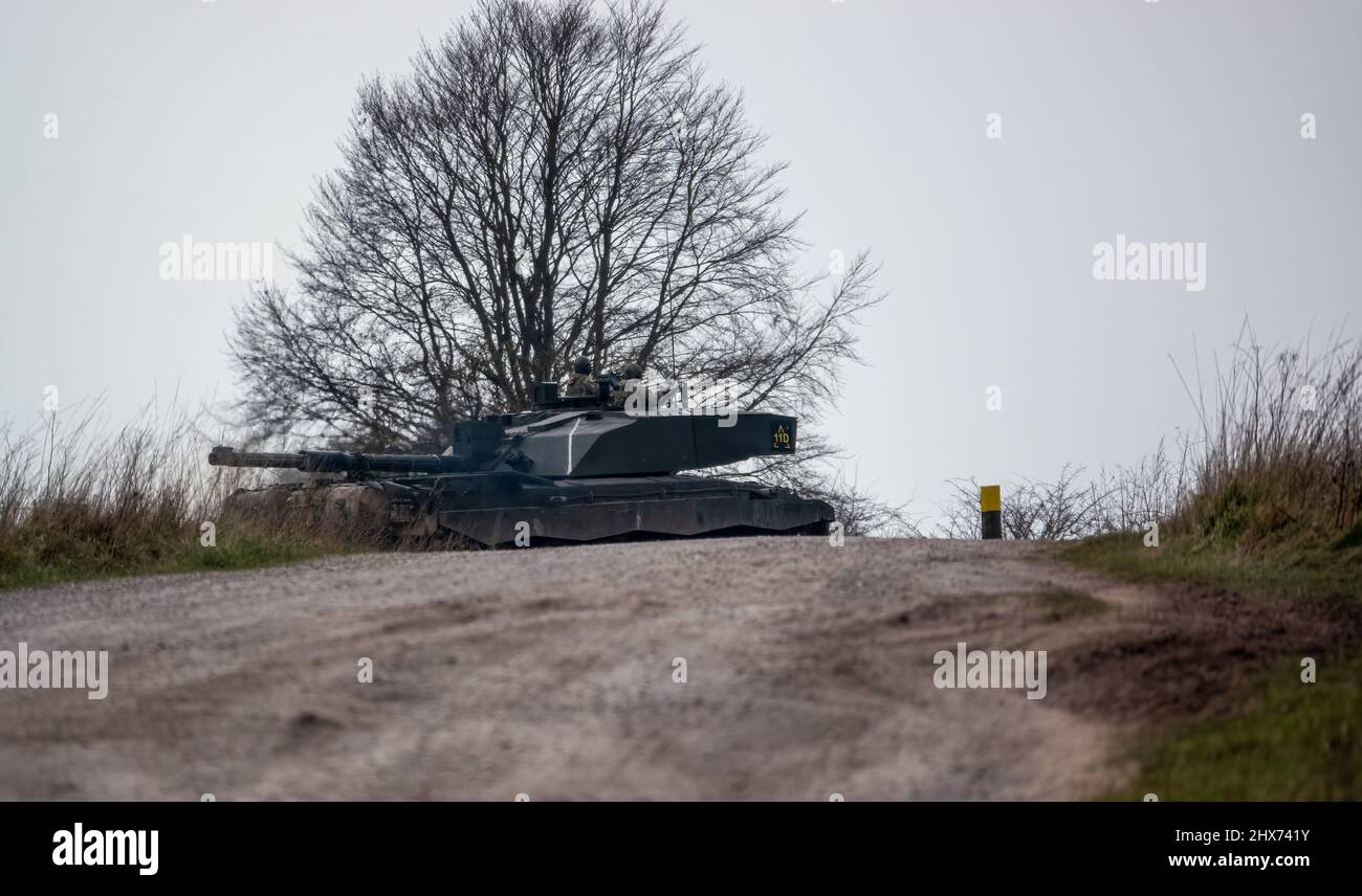 British army FV4034 Challenger 2 main battle tank in action on a ...