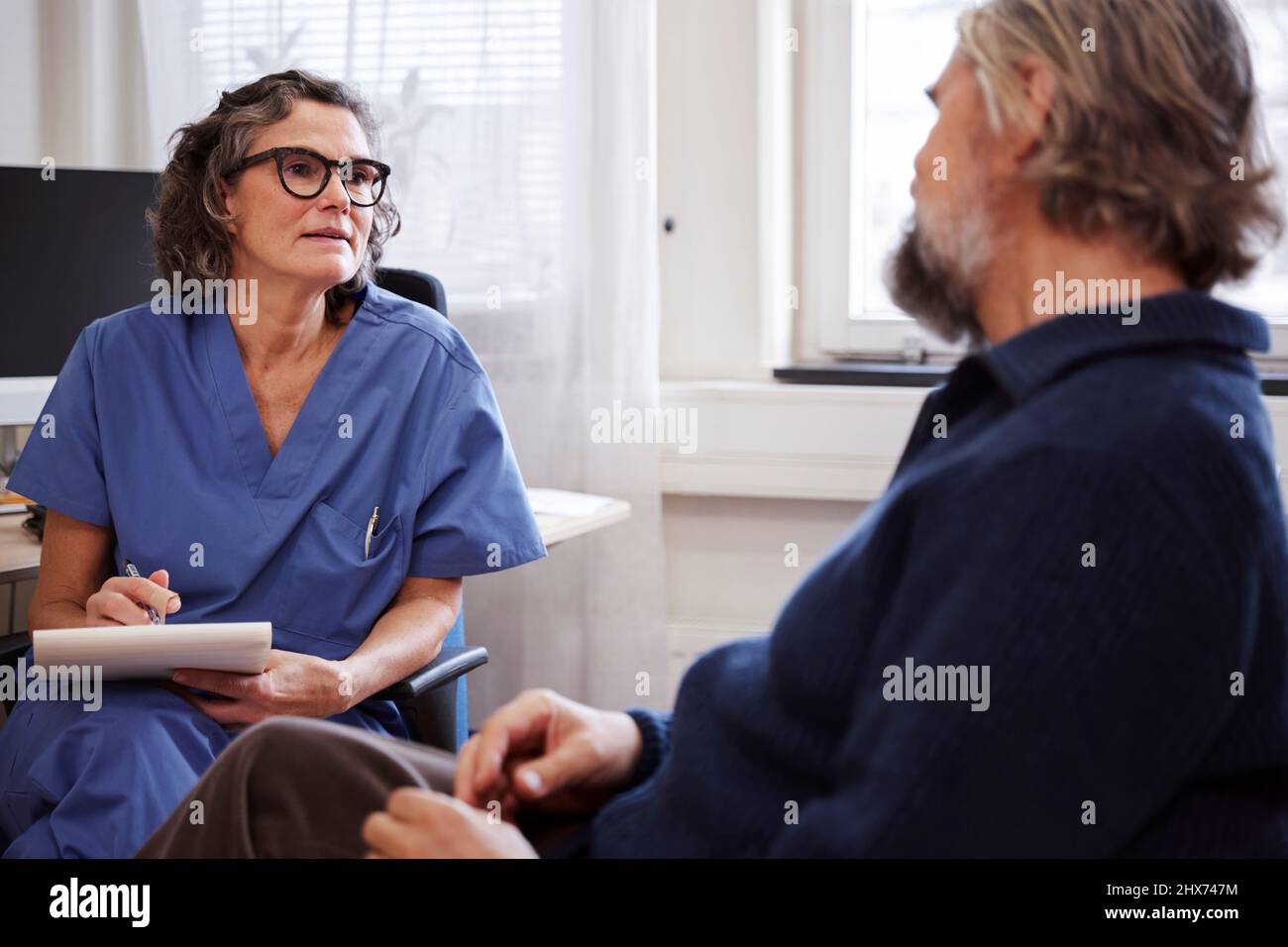 Two doctors having discussion hi-res stock photography and images - Alamy