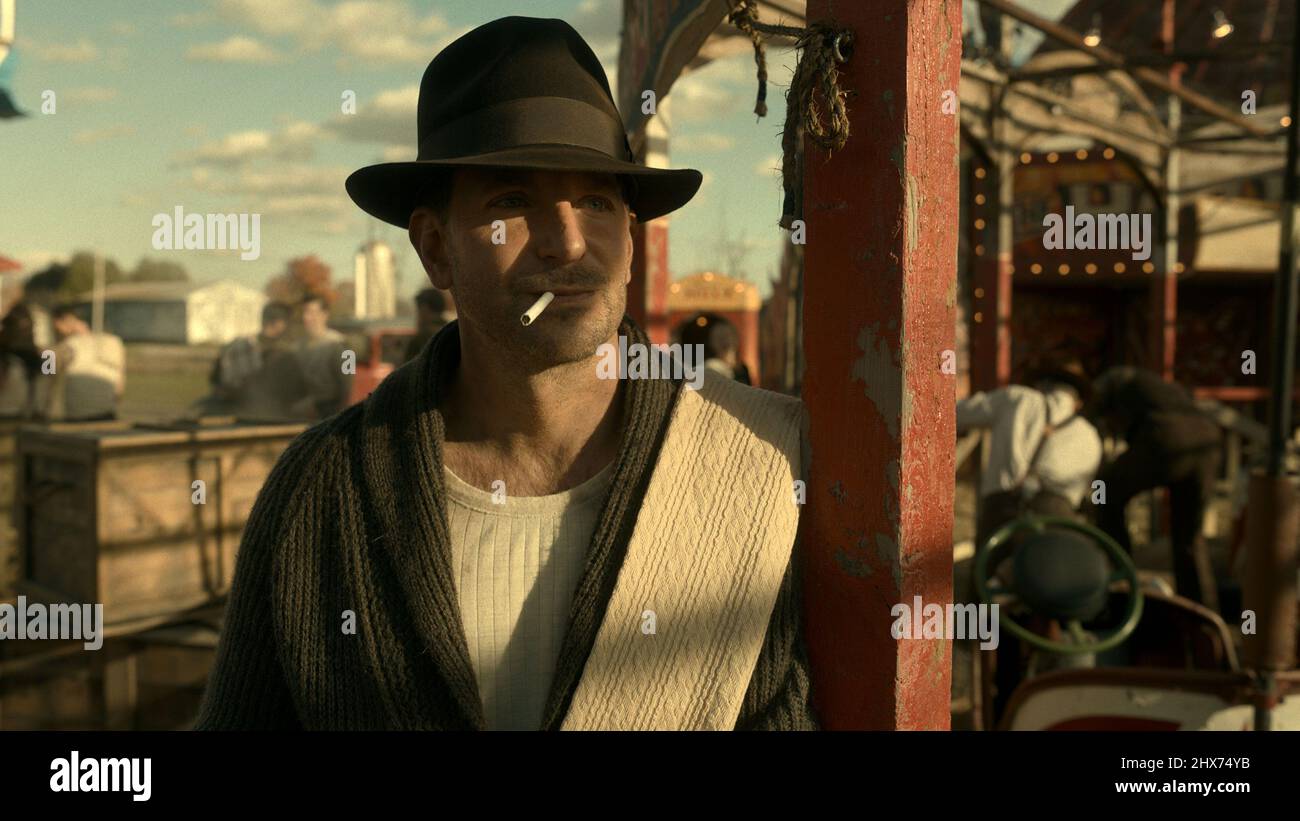Nightmare alley bradley cooper hi-res stock photography and images - Alamy