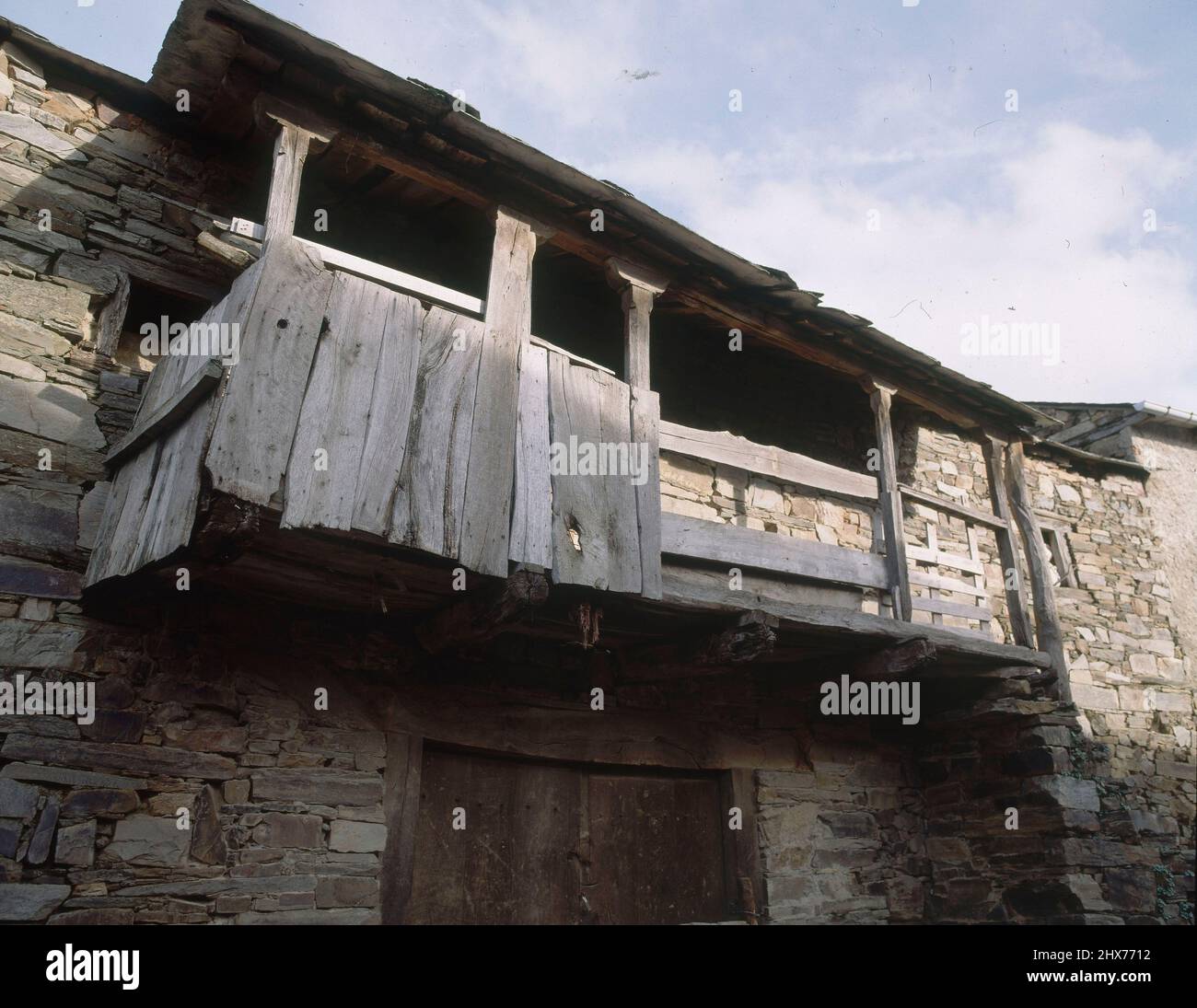 Balcon madera hi-res stock photography and images - Alamy