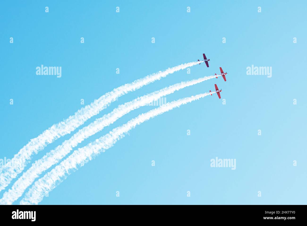 Three engine airplane hi-res stock photography and images - Alamy