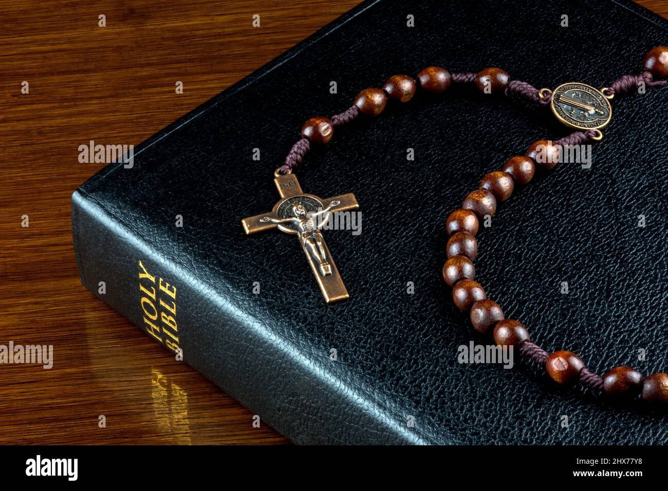 Bible and rosary on a polished table top Stock Photo - Alamy