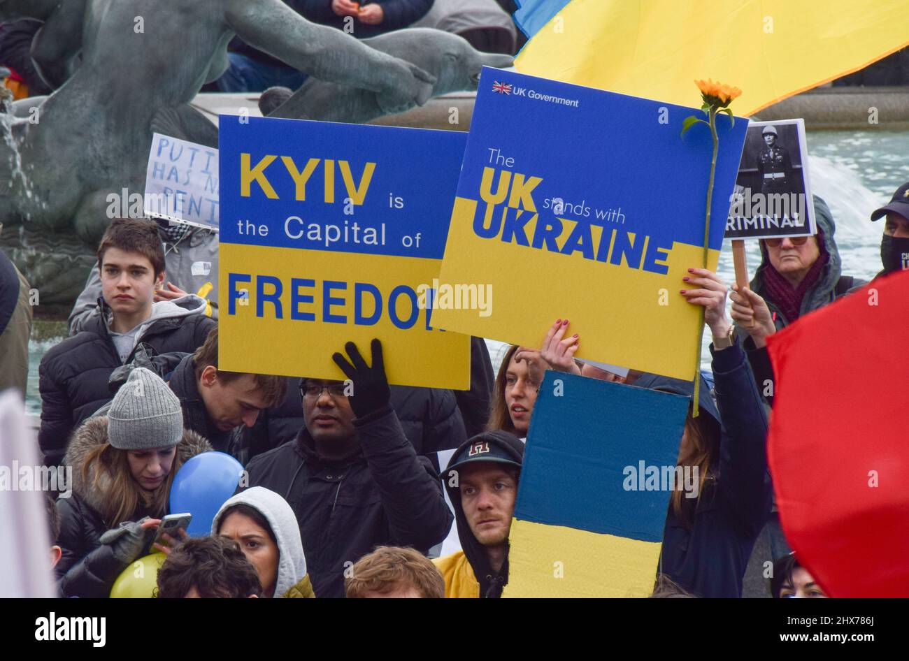 London, UK. 5th March 2022. Protesters hold placards in support of Kyiv ...