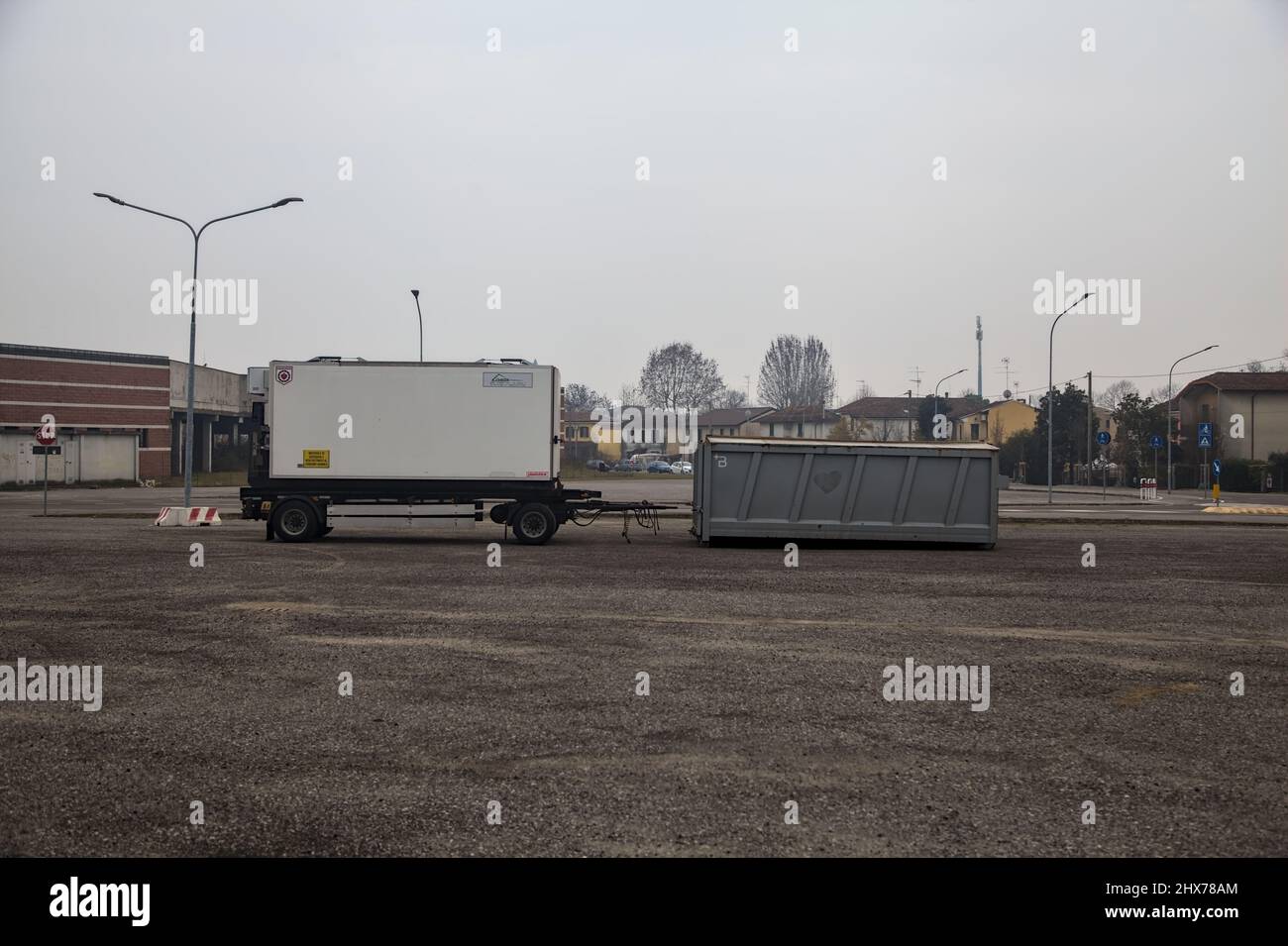 Empty trailer in a field hi-res stock photography and images - Alamy