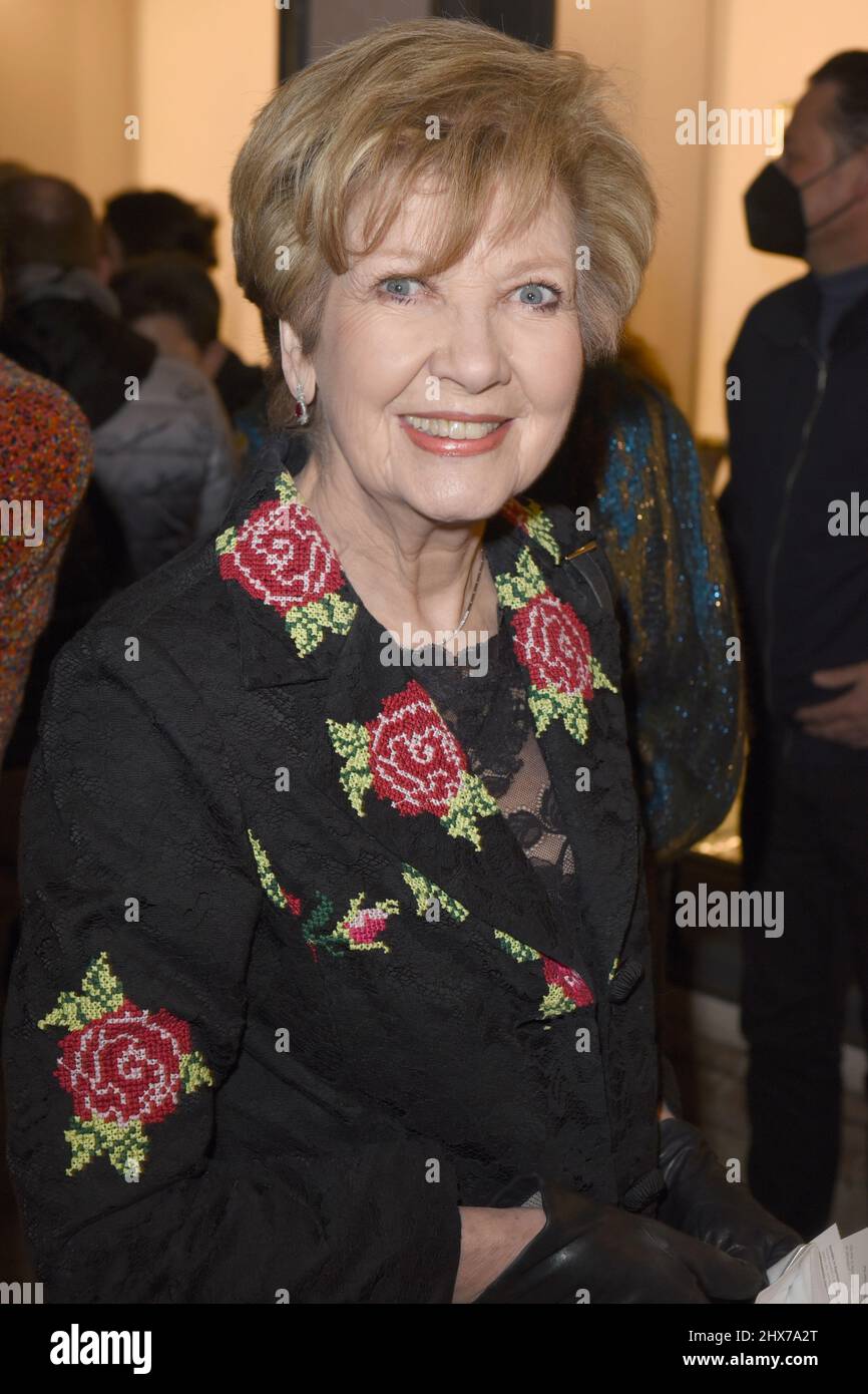 Munich, Germany. 09th Mar, 2022. The presenter Carolin Reiber comes to ...