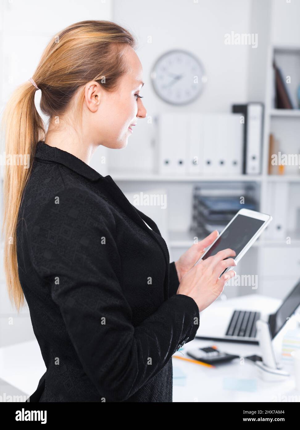 Female user hi-res stock photography and images - Alamy