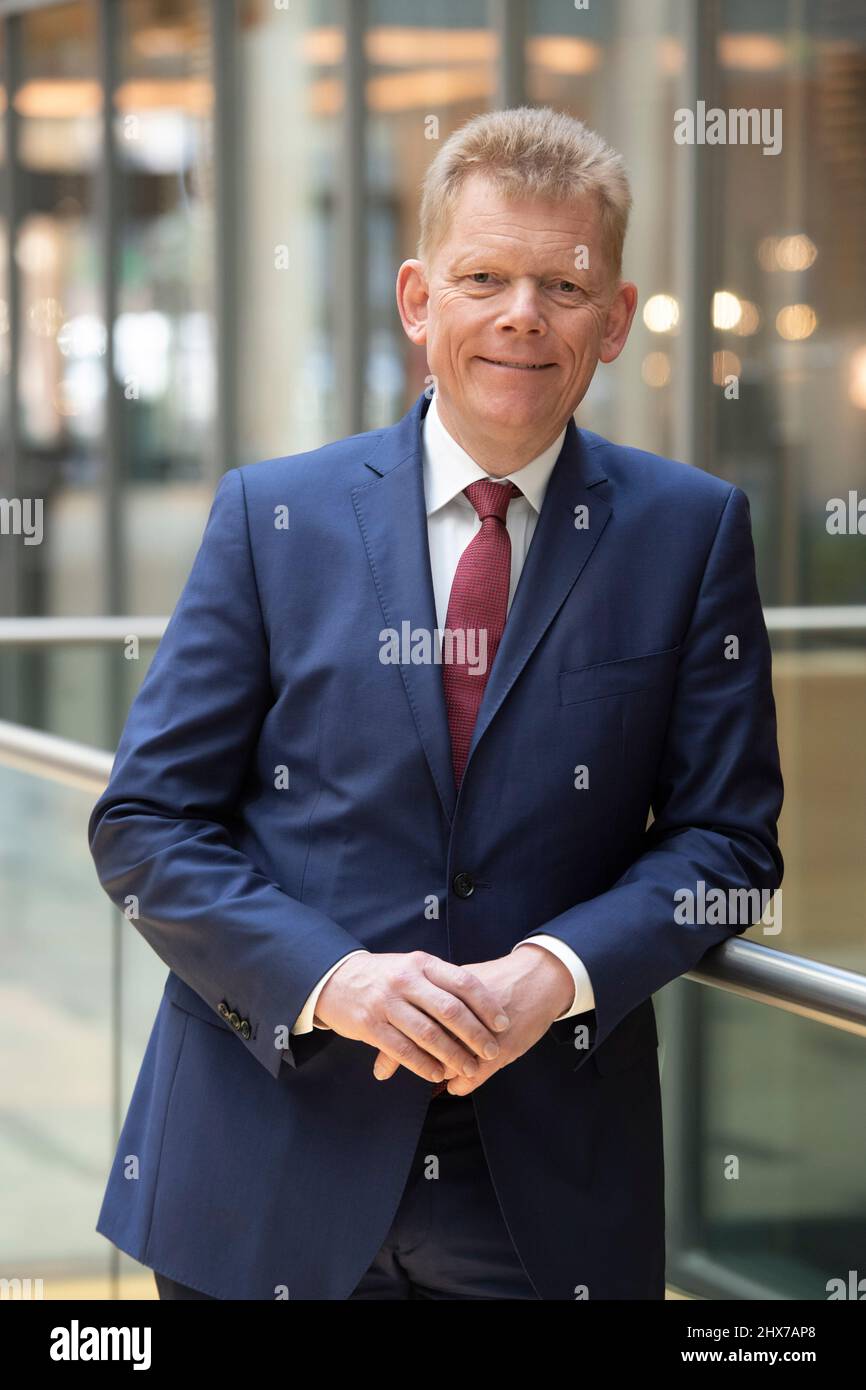 Dusseldorf, Deutschland. 09th Mar, 2022. Guido KERKHOFF, Chairman of ...