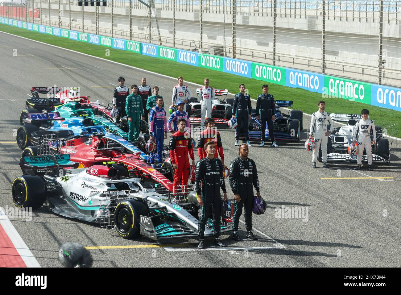 Formula 1 drivers grid bahrain hi-res stock photography and images - Alamy