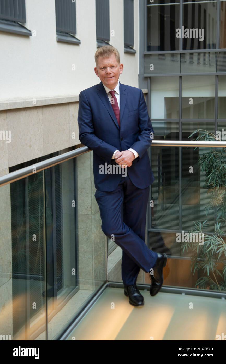 Dusseldorf, Deutschland. 09th Mar, 2022. Guido KERKHOFF, Chairman of ...