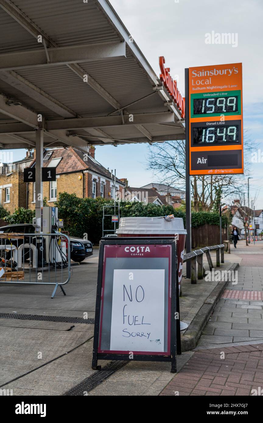 London, UK. 10th Mar, 2022. No Fuel signs return as the price of ...