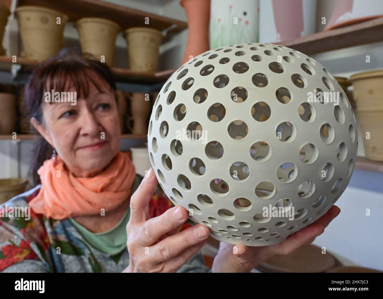 Burg, Germany. 10th Mar, 2022. Elke Piezonka, owner of the pottery of ...