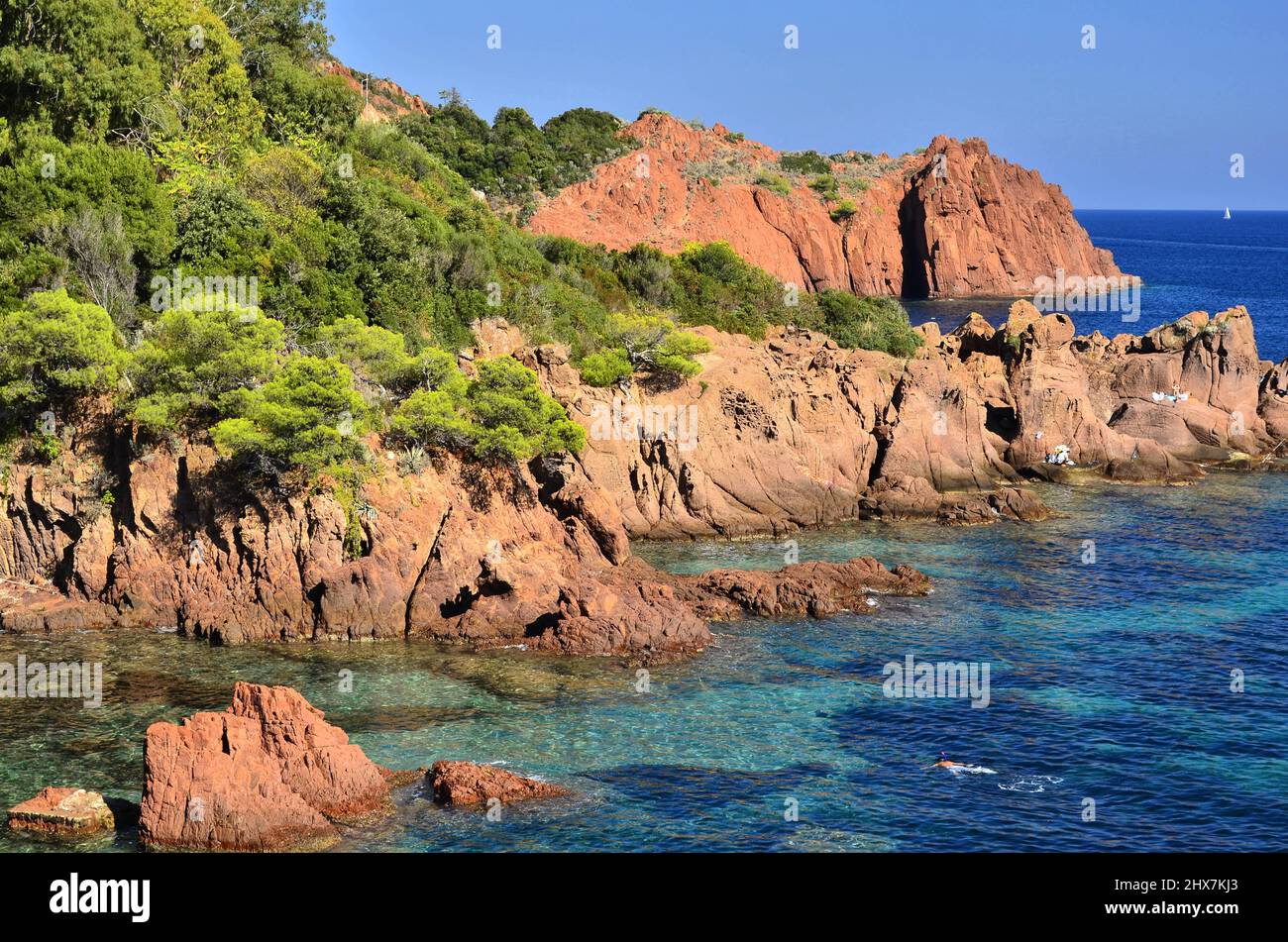 Red cliffs of Esterel Massif, Côte d'Azur (azure coast) French riviera ...