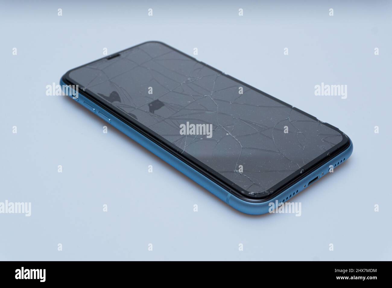 Smartphone with severely damaged screen Stock Photo - Alamy
