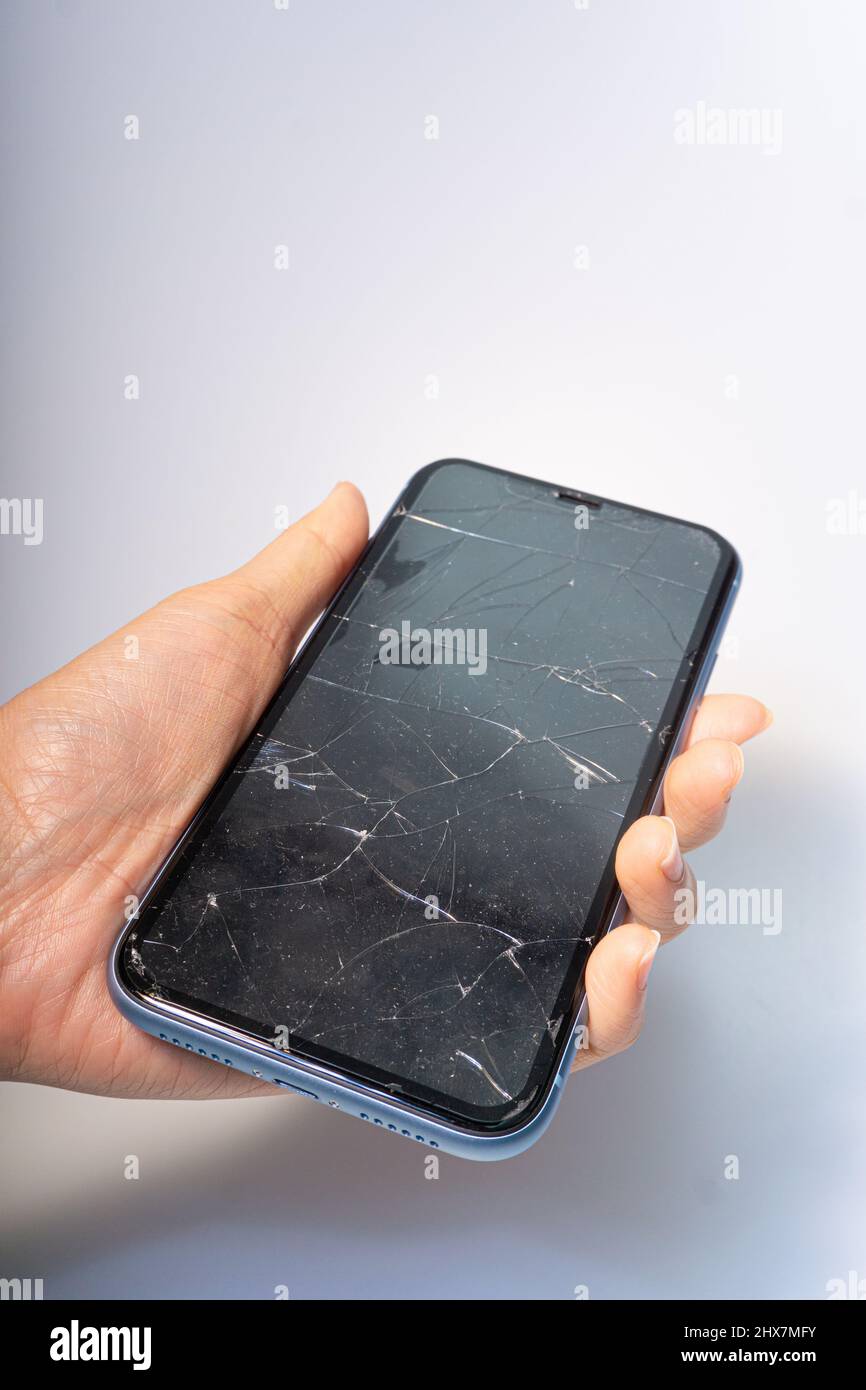 Smartphone with severely damaged screen Stock Photo - Alamy