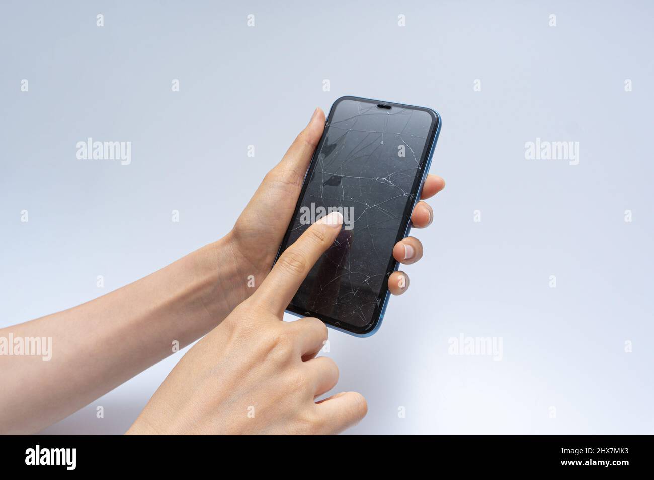 Smartphone with severely damaged screen Stock Photo - Alamy